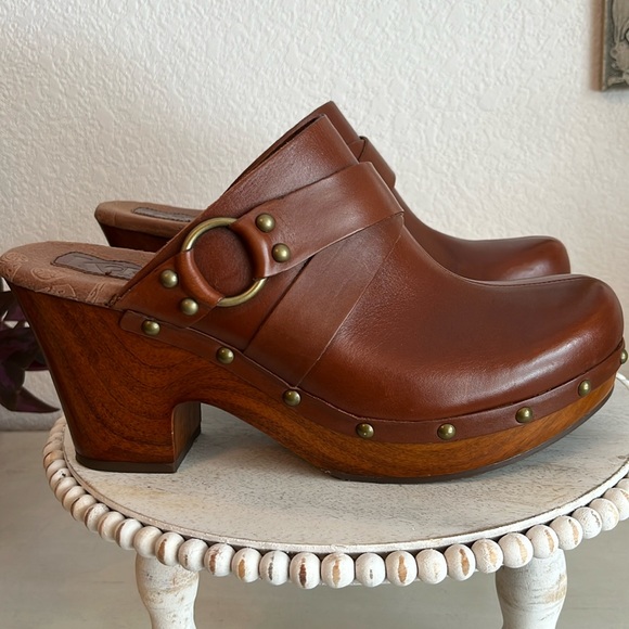 Kork-Ease | Shoes | Korks By Korkease Leather Brass Accents Clog | Poshmark
